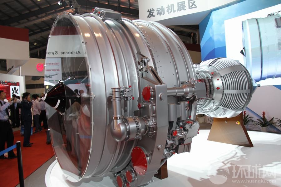 CJ-1000A发动机全尺寸模型亮相