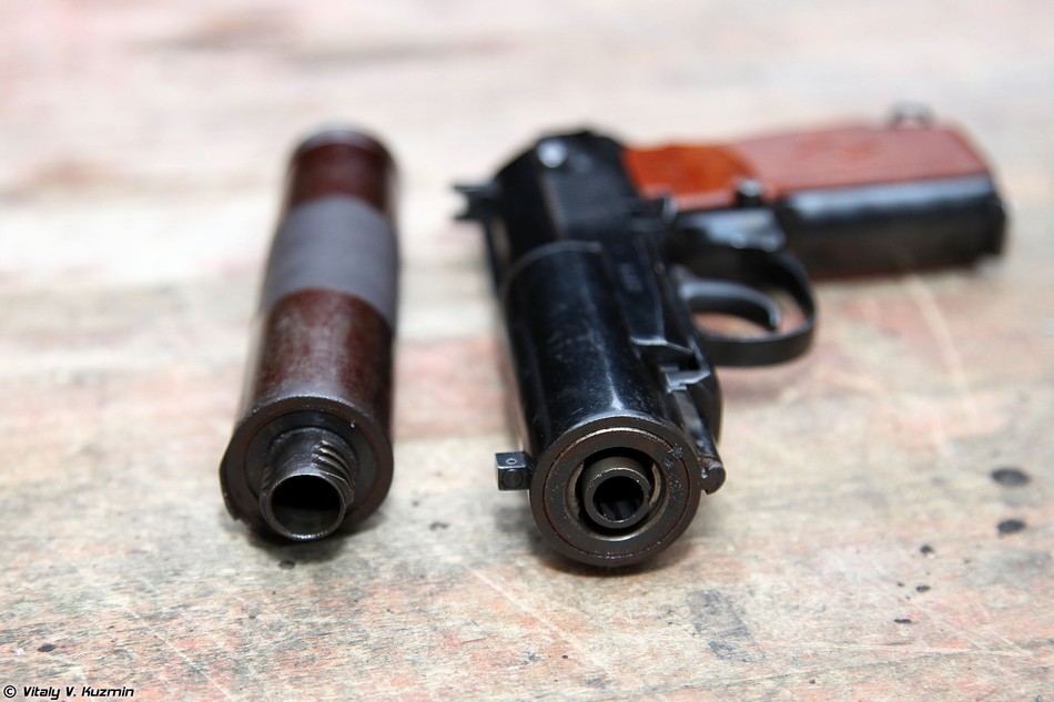 少见俄制马卡洛夫微声手枪