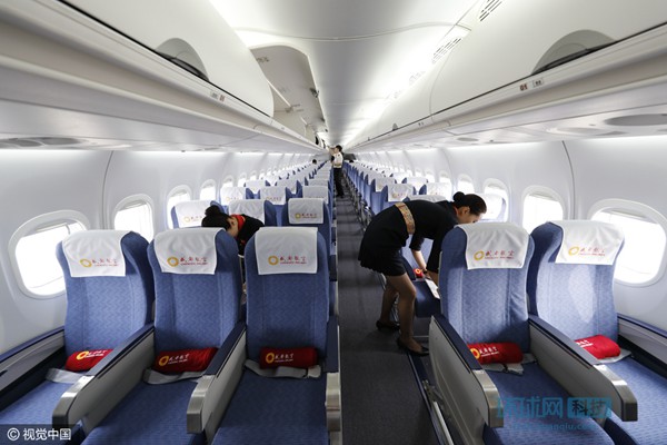 国产喷气式客机成功首航 看看ARJ21内部什么样儿