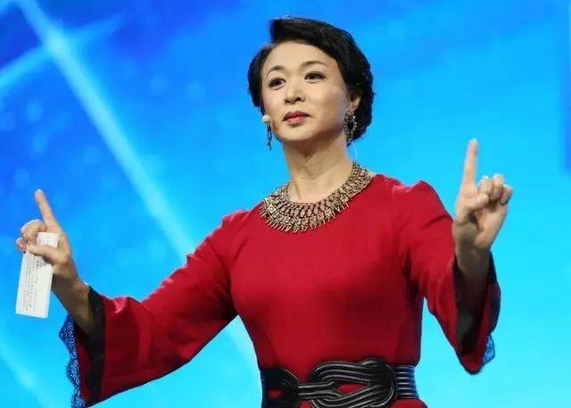 金星之后又一明星变性，看到她的颜值，网友感叹：妖孽般的存在