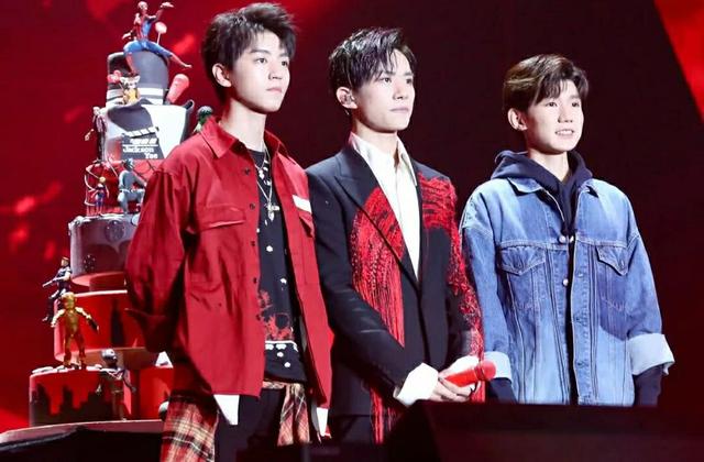 TFBOYS很争气即将合体，前方高能撒团糖太甜了！