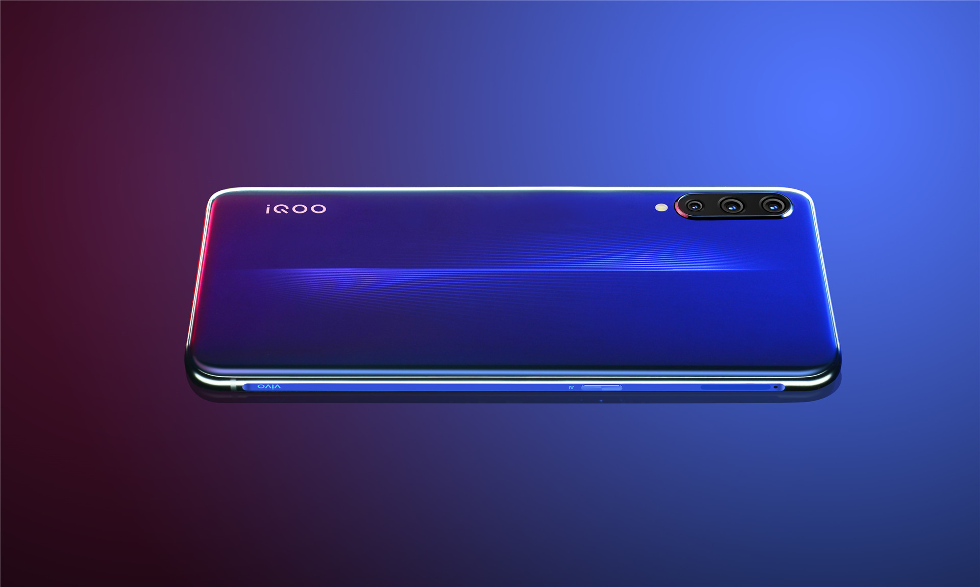 iQOO手机官方真机图赏：电光蓝熔岩橙骑士黑全家福