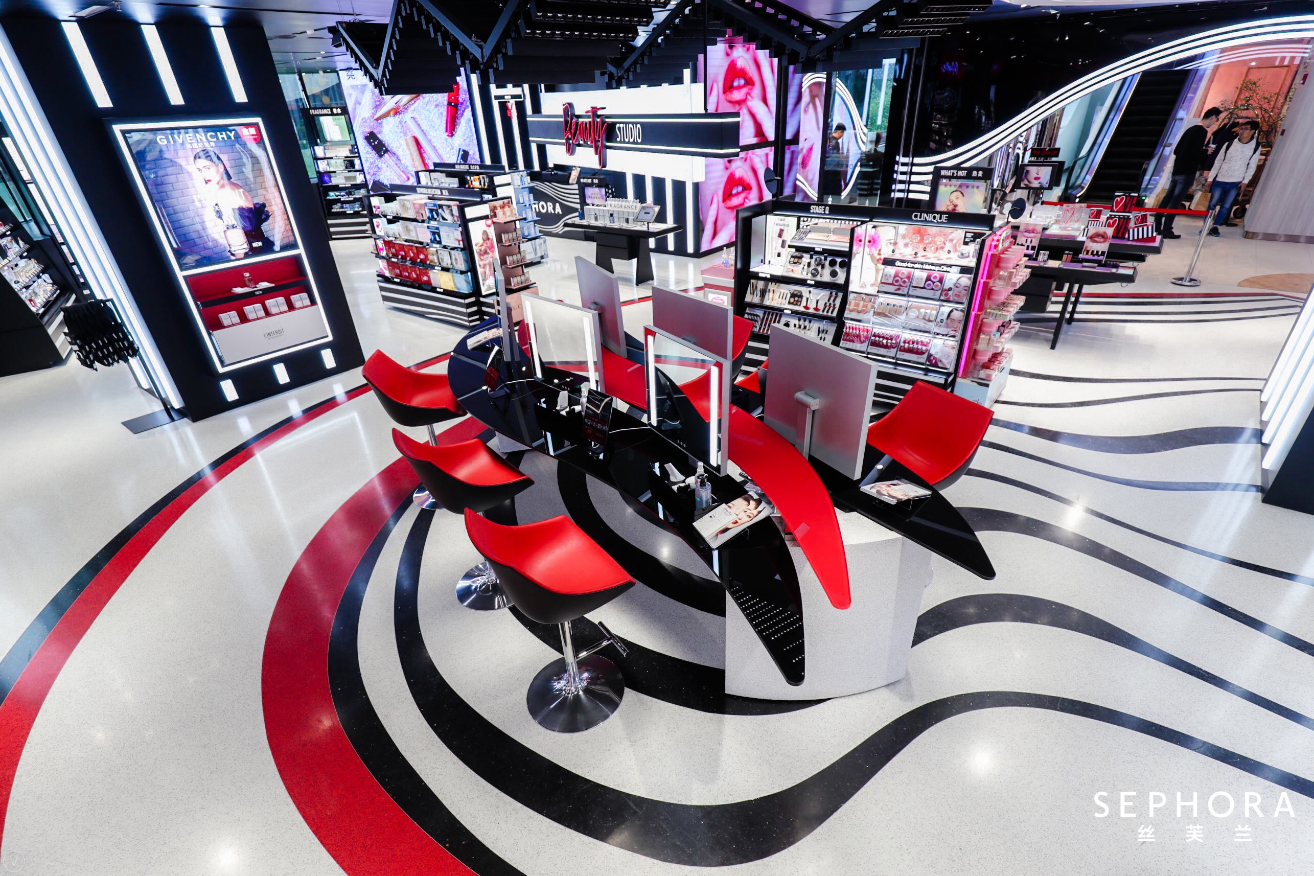 丝芙兰SEPHORA新天地广场店全新开幕 打造潮流美力社区
