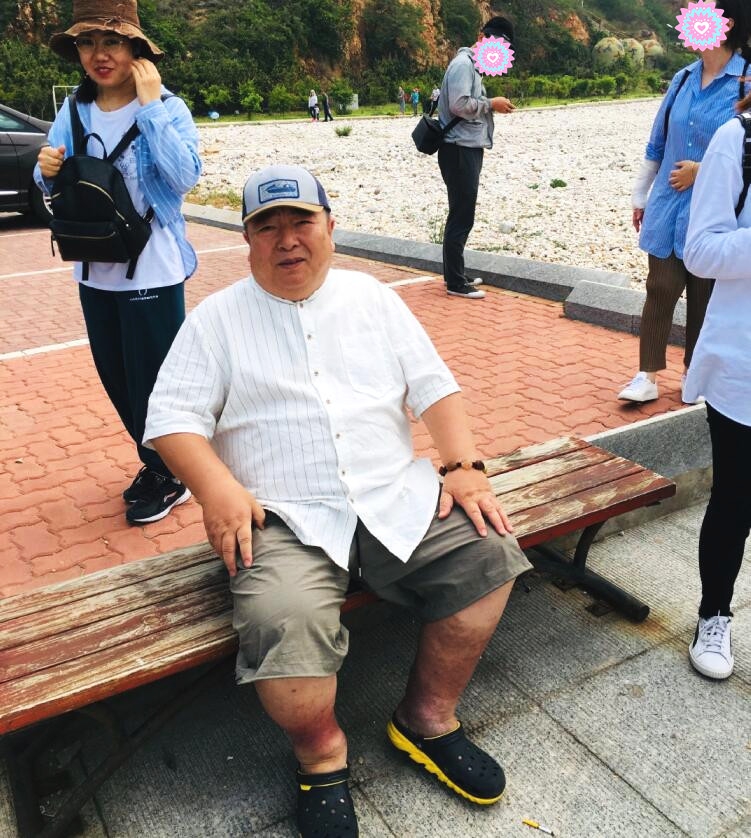 63岁董浩叔叔近照曝光 退休三年今画风大变