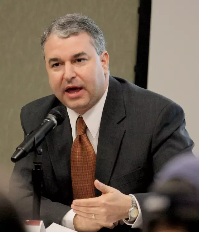 专访老布什美中关系基金会总裁：贸易战明年结束，不管谁当总统