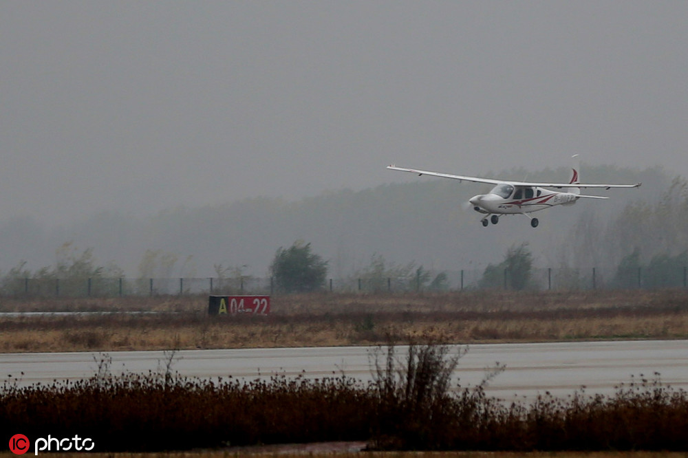 沈航RX4E飞机成功首飞 填补中国四座电动飞机空白