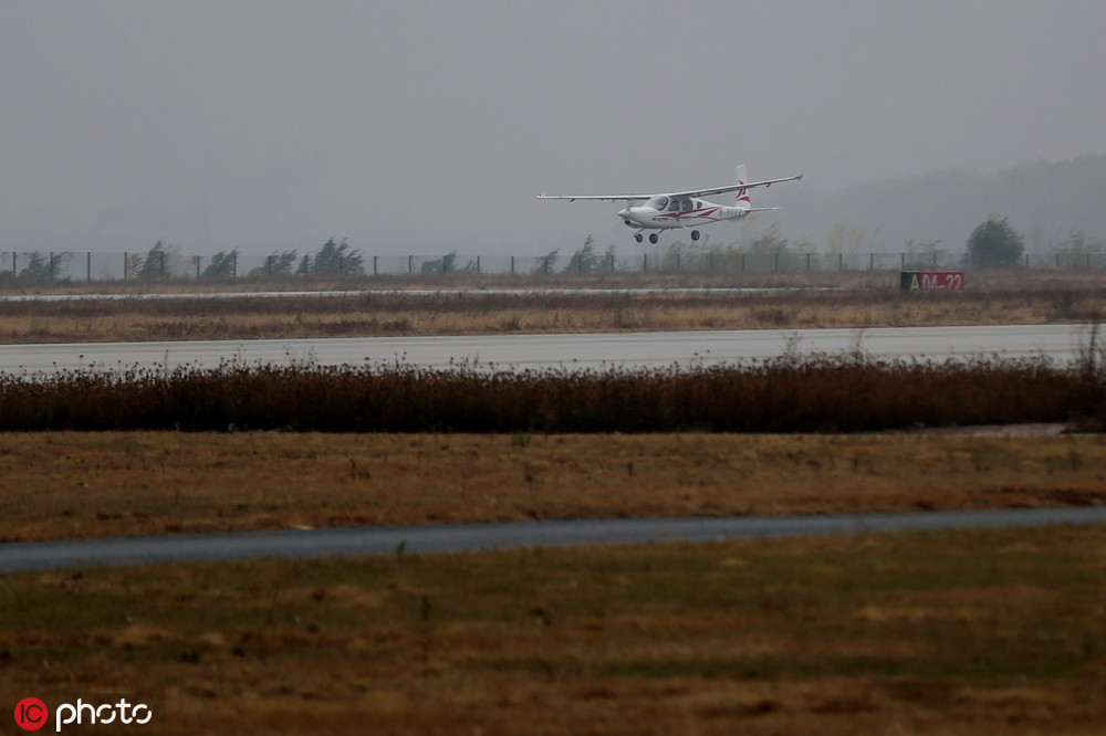 沈航RX4E飞机成功首飞 填补中国四座电动飞机空白